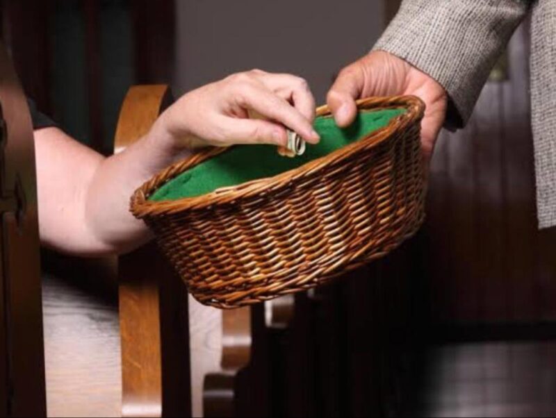 Padre, ¿me podría explicar qué es y para qué sirve la limosna? – 2NTV